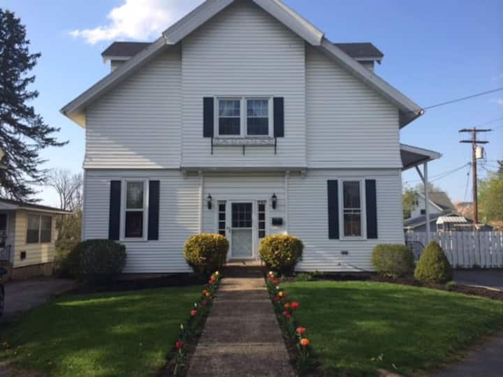 Cumorah Carriage House-hot Tub, Pool, Game Room. - Marion, NY