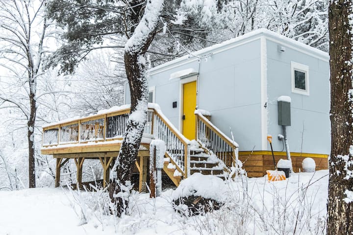 Modern Tiny House | Hot Tub, Sauna, River & Views - Vermont