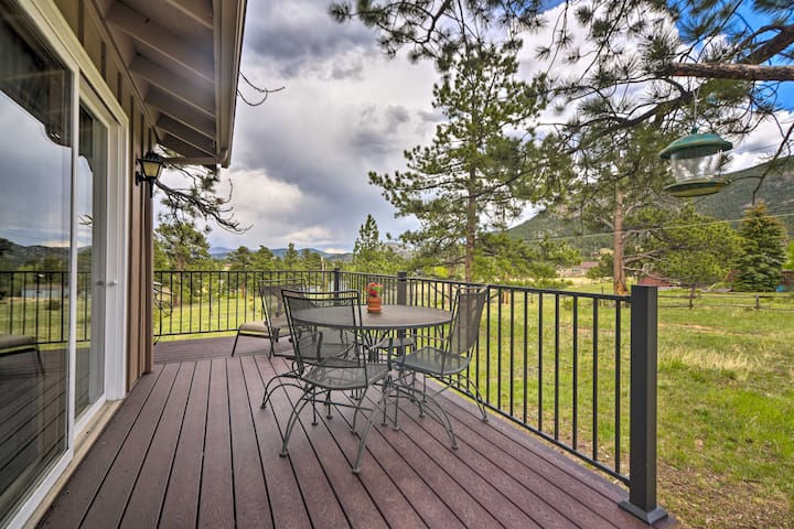 'Rocky Mountain Breezes' Cabin: Grill + Deck! - Estes Park, CO