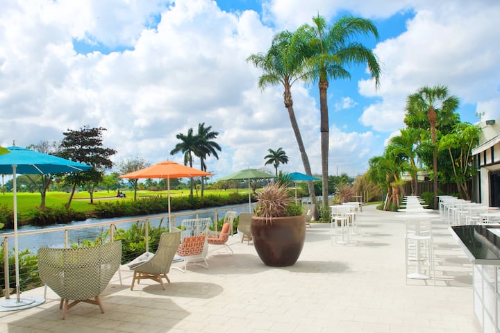 Your Home Away From Home! 3 Sleek Units, Pool - Miami, FL