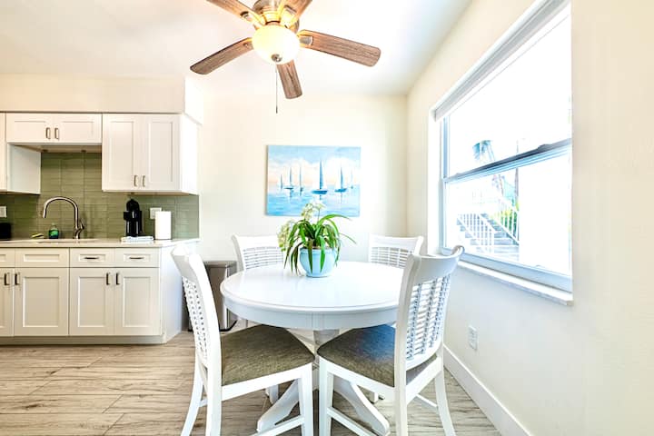 2bd 1ba Sunset 1 3min To Beach/pool - Indian Rocks Beach, FL