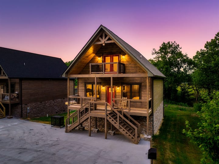 Three Bedrooms Cozy Cabin Near Pigeon Forge - Pigeon Forge, TN