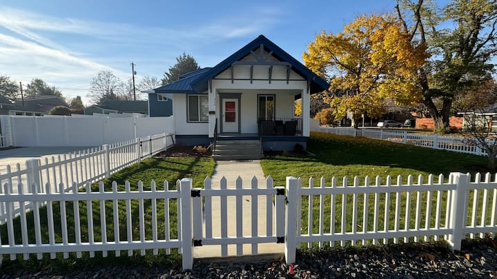 Adorable Home!!   Walk To Downtown Coeur D'alene - Coeur d'Alene, ID