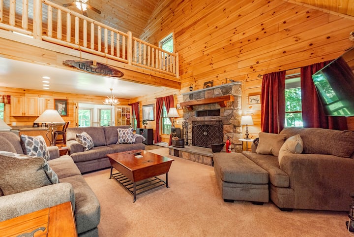 Cozy Dog Friendly Cabin Near State Park W/ Hot Tub - 奧克蘭