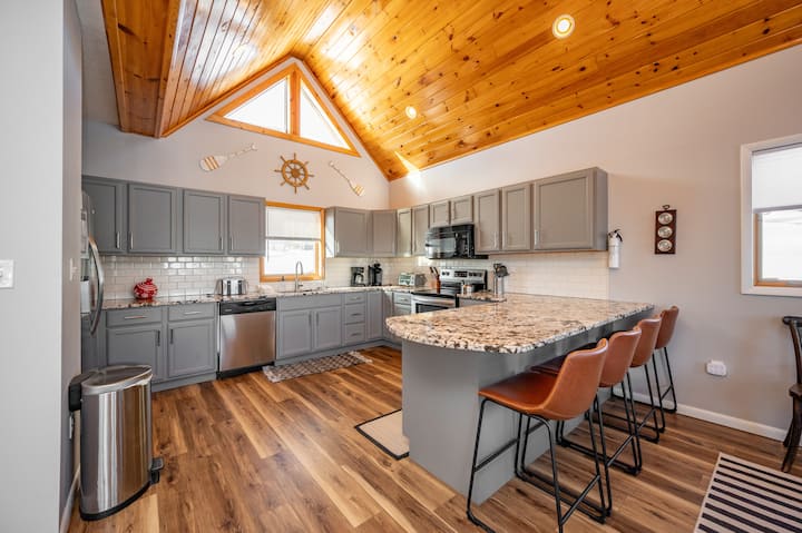 Chic Rustic Log Cabin Near Lake W/ Fire Pit - Oakland, MD