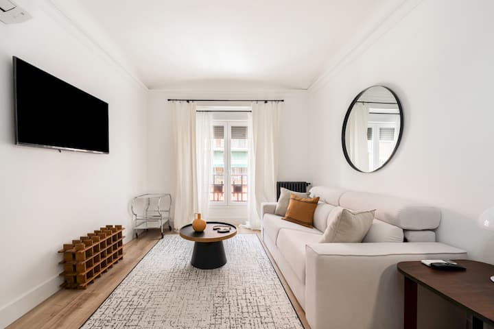 Bright And Stylish-2bedrooms 1bathroom-plza España - Madrid