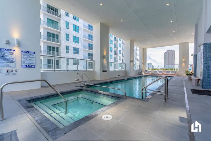 Rooftop Pool, Close To Bayside & Brickell - South Beach, FL