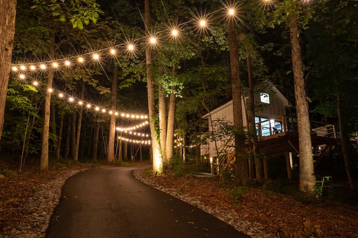 Willow Treehouse: Forest Views With Private Deck - Alabama