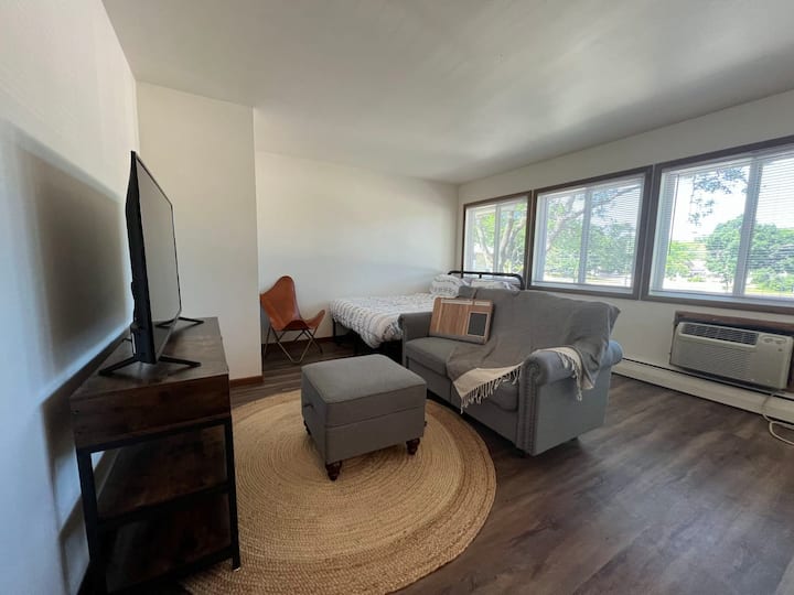 Liberty Valley Studio - 1005-29 - Madison, WI