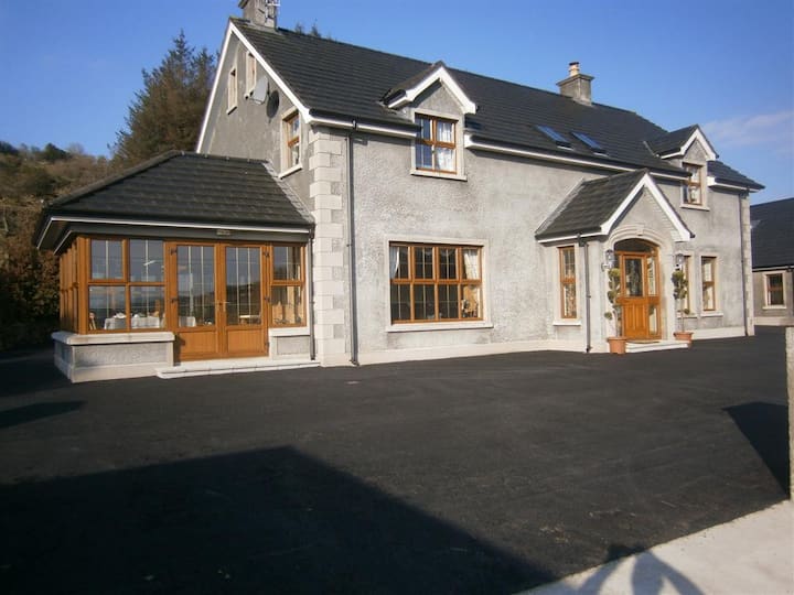 Beautiful Double Or Twin En-suite With Amazing Woodland And Partial Sea Views - Cushendall