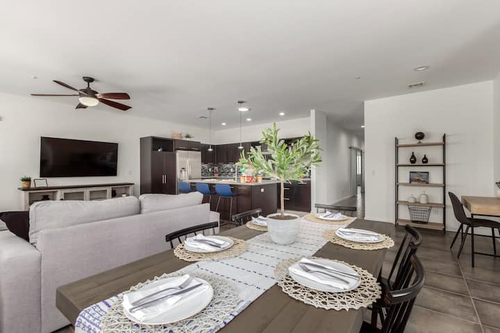 Heated Pool Gilbert Home! 30 Night Min - Gilbert, AZ