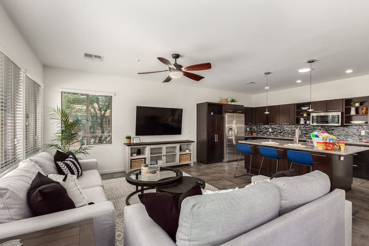 Heated Pool Gilbert Home! 30 Night Min - Gilbert, AZ