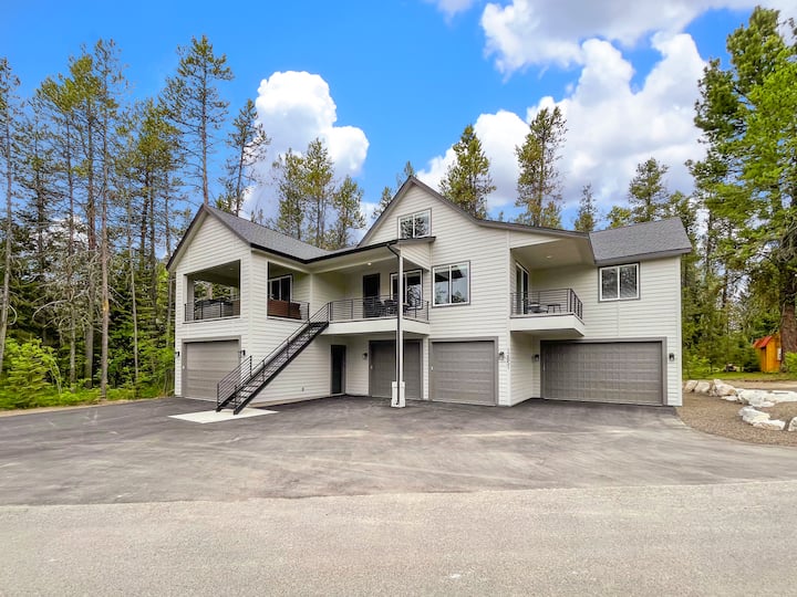 New Mountain Modern | 5br + Hot Tub + Fire Pit - Donnelly, ID
