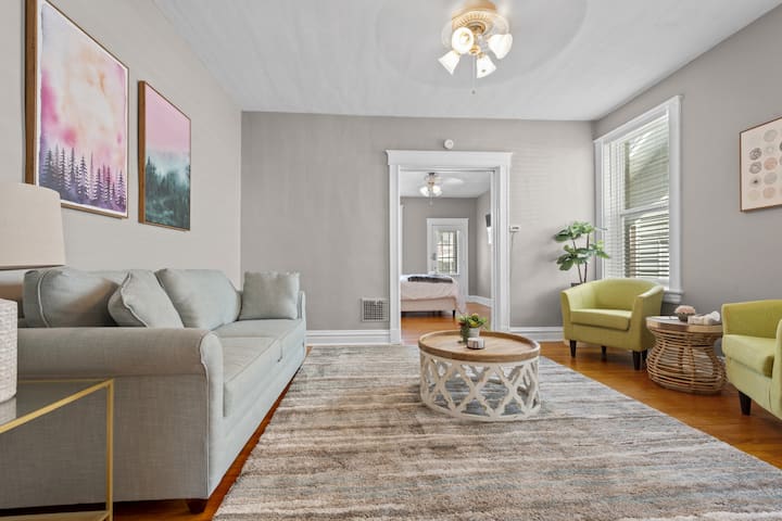 One Bedroom South City Retreat By Staylage - St. Louis, MO