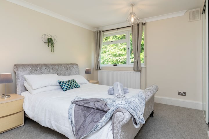 Kingfisher | Relocation & Business Stay | 2 Bed - Horsham, UK