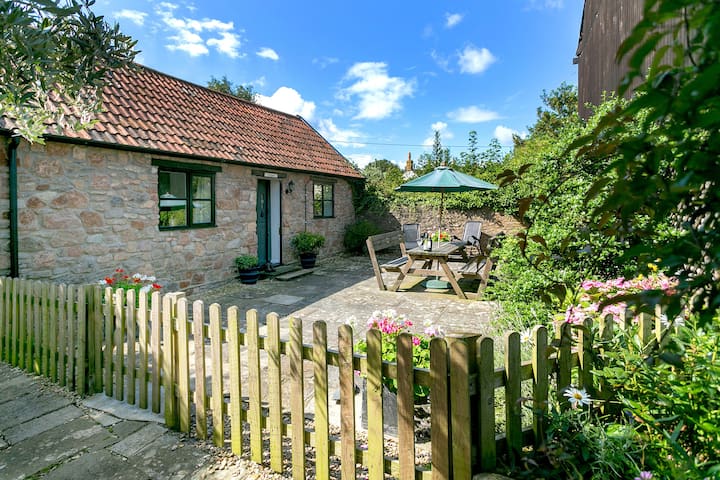 A Beautiful Rural 2 Bed Single Story Stone Barn Conversion In The Loxton Valley - Sand Bay