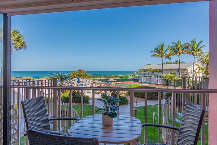 Reef Club 106beachfront Elegance W/ Pool, Hot Tub & Direct Sand Access - Indian Rocks Beach, FL