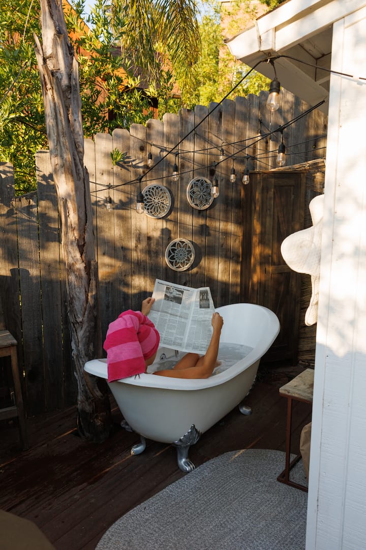 Outdoor Clawfoot, Hot Tub, Deck - Topanga, CA