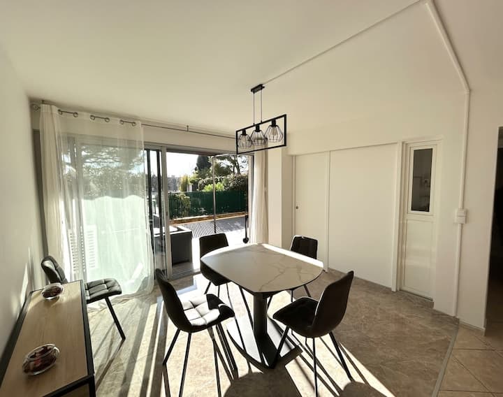 Bandol N57 Piscine Pétanque Tennis Accès Mer - Bandol