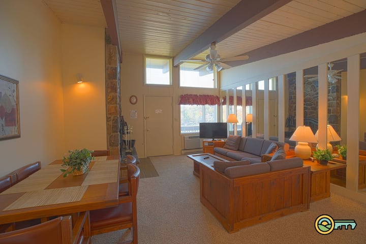Ski/mtb/golf Condo (#133) - Vaulted Ceilings! - Lost River State Park, Mathias