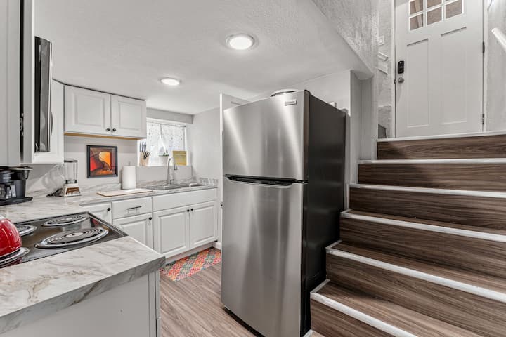 Cozy City Cottage *Apt Minutes To Downtown - Denver, CO