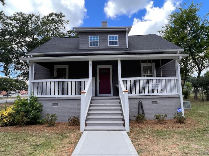 Historic Home In Downtown Greer
Shop,eat & Sleep - Greer, SC