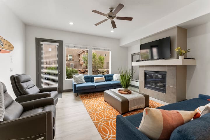 Best Day Ever: Community Pool + Hot Tub - 워싱턴