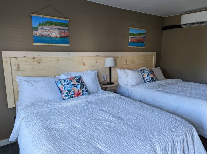 The Greenland Motel - Room No. 7 - Munising, MI