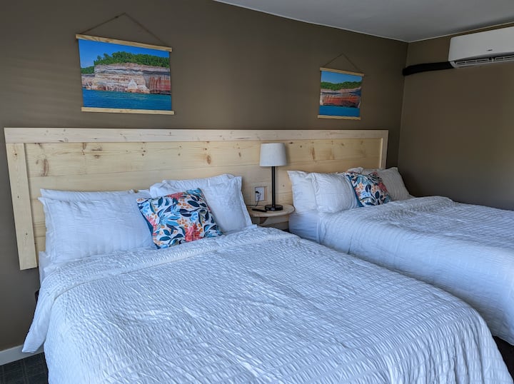 The Greenland Motel - Room No. 7 - Munising, MI
