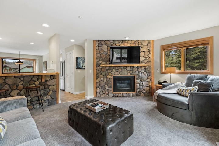 2 Bed/2 Bath Townhouse Located In Snow Creek - Sun Peaks Resort, BC