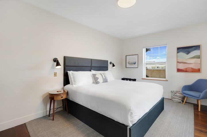 Summit Lofts, View Of Mt Shasta, King Bed, #205 - Mount Shasta, CA