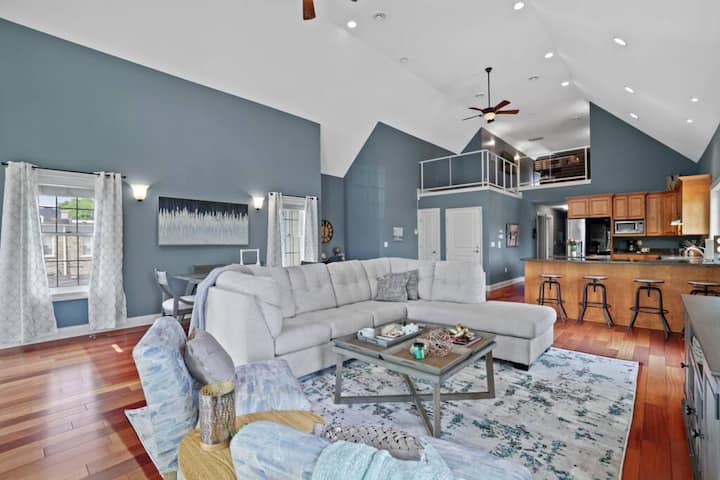 Brewers Hill Belle, 2 Bed + Loft & Balcony - Milwaukee