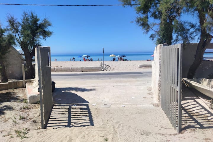 Villino Tonnarella, Beach Front With Garden - Mazara del Vallo
