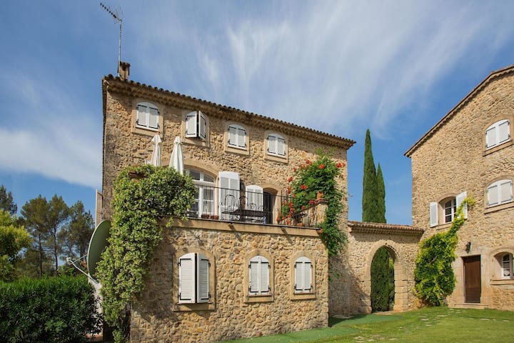 Château à Lorgues Avec Piscine Et Vignes - Lorgues