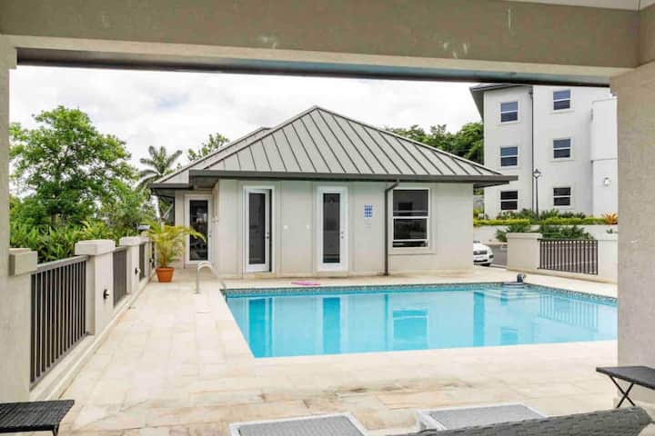 E6 Montego Bay 3br Retreat W/ Pool • Sleeps 6 - モンテゴ・ベイ