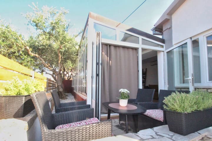Apartment In Rovinjsko Selo For 6 Persons - ロビニ