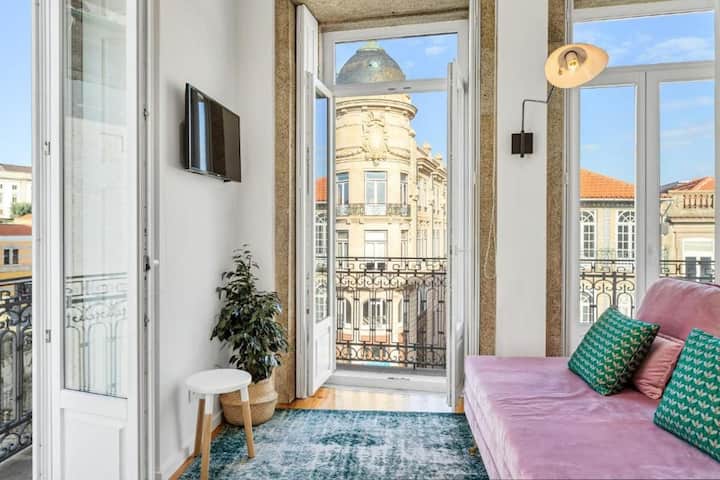 Stunning Flat W/ Balcony | Clérigos By Host Wise - Oporto