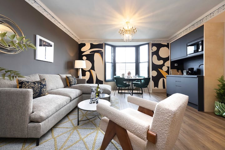 Spacious Apartment With Castle View - Edinburgh