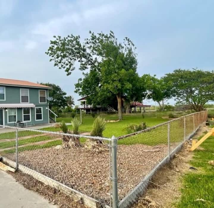 Big House With Great River View - Matagorda, TX