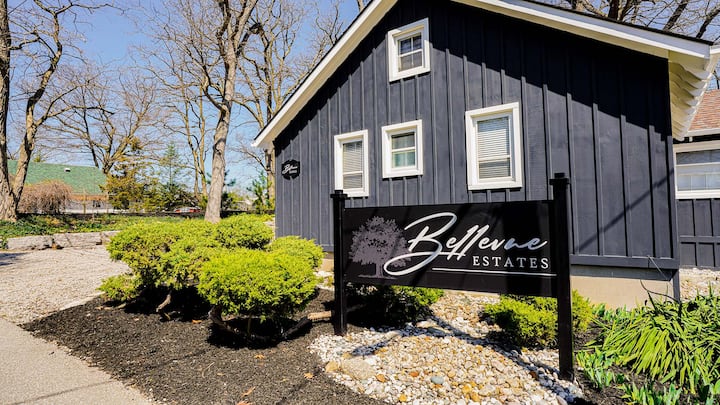 Colonial Hotel & Suites - Bellevue Lodge - Grand Bend