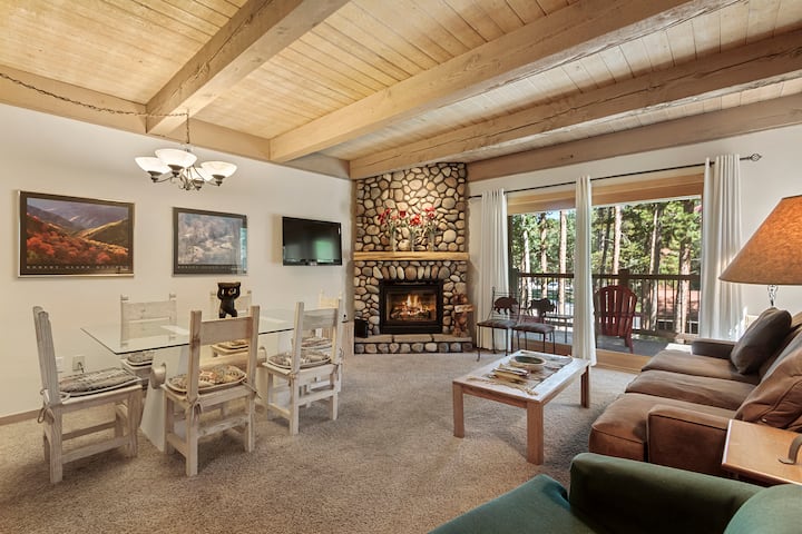 *New! Spacious 2 Bedroom - Walk To Lift - Breckenridge, CO