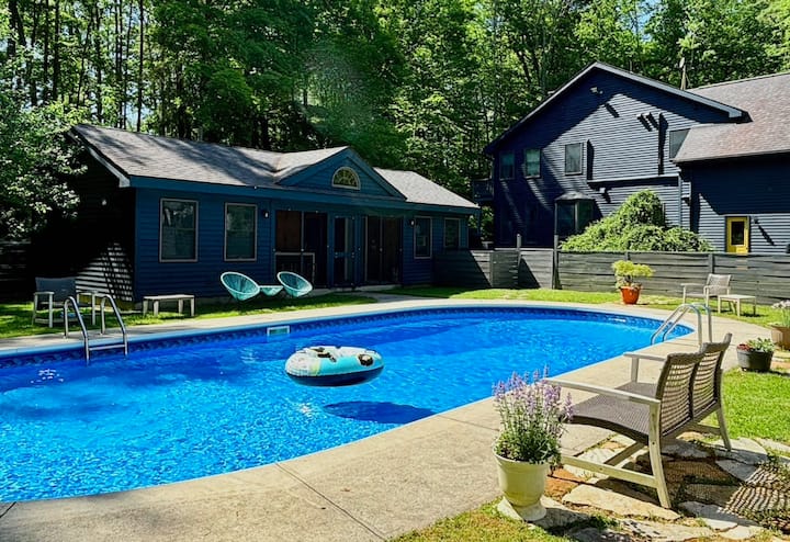 Low Spring Rate! Hot Tub, Game Room, Sauna! - Monterey, MA