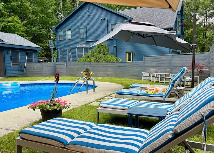 Heated Pool, Hot Tub, Game Room, Sleeps 12+ - Monterey, MA