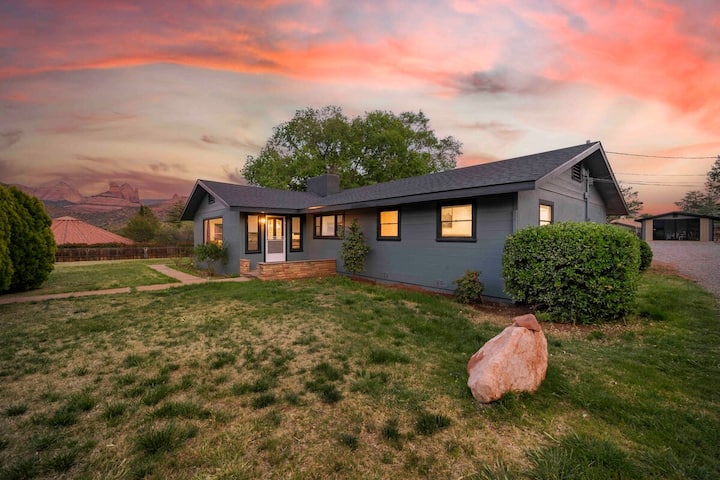 Spectacular Uptown Home W/ Red Rock Views, Hot Tub - Sedona, AZ