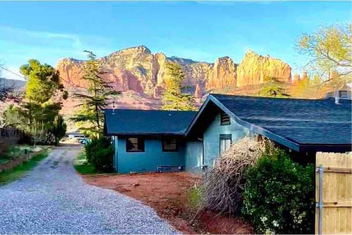 Spectacular Uptown Home W/ Red Rock Views, Hot Tub - Sedona, AZ