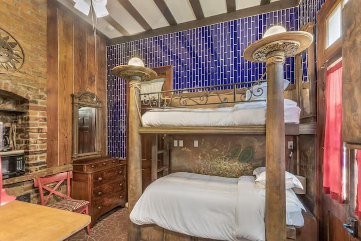 Royal Barracks Guest House - Louisiana