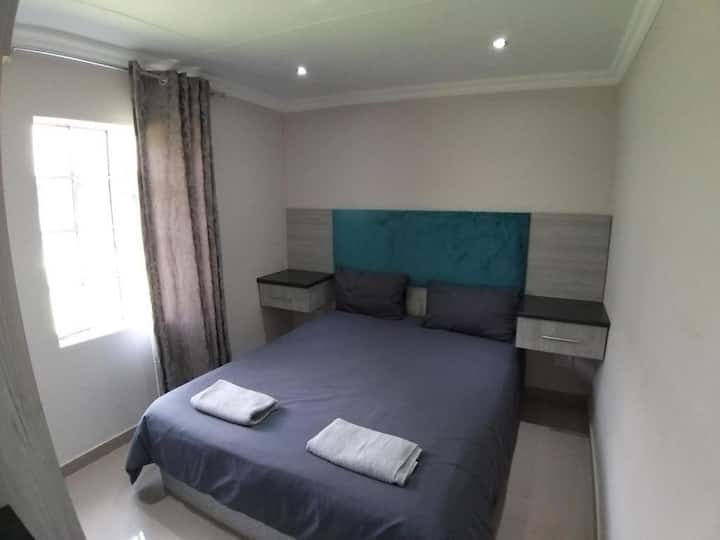 Five Bedroom Villa- Three Bedroom Superior Chalet - Vaal Marina