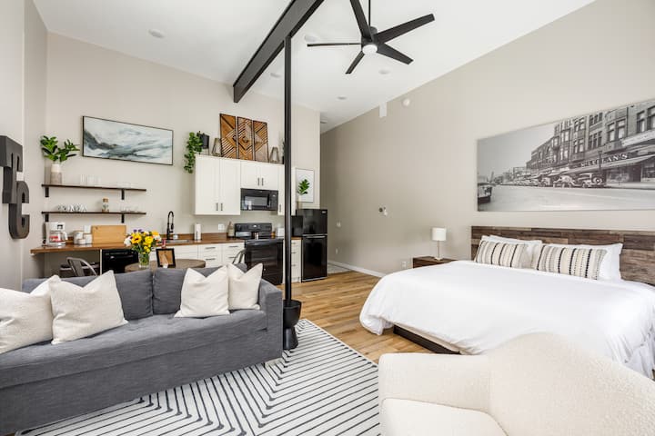 Modern & Cozy Studio | Walk To Downtown & Beach - トラバーズ・シティ, MI