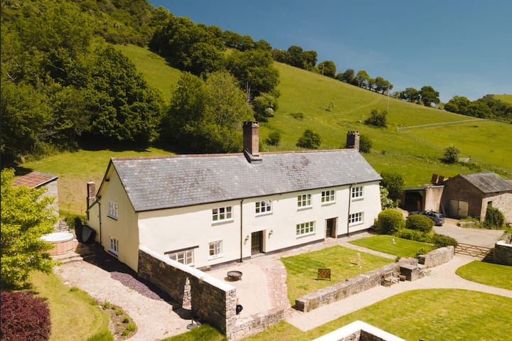 Delightful Period Farmhouse With Hot Tub - Dulverton