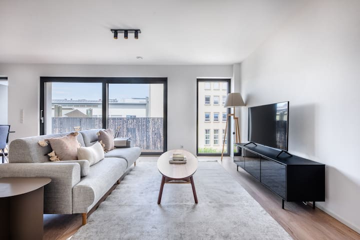 New Build Gare 2br W/ Balcony & Elevator, Nr Train Stn, By Blueground - Luxemburgo